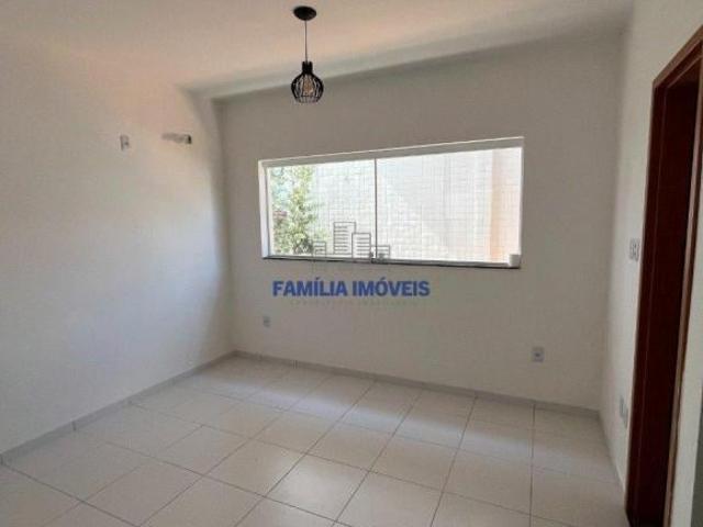Sobrado novo à venda Santos Marapé 2 suítes quintal churrasqueira