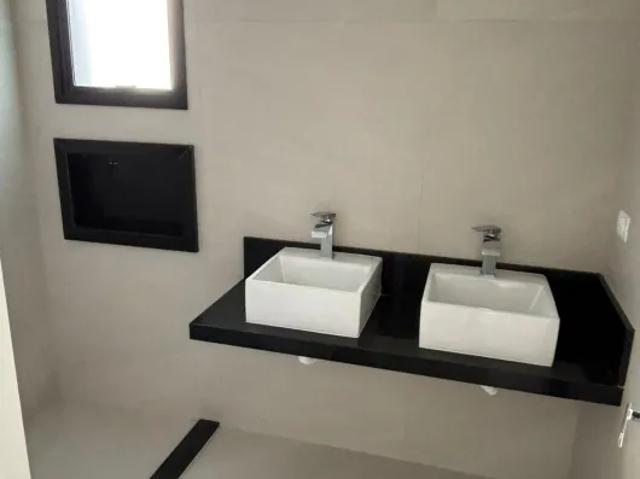 Sobrado novo Bairro Campo Comprido