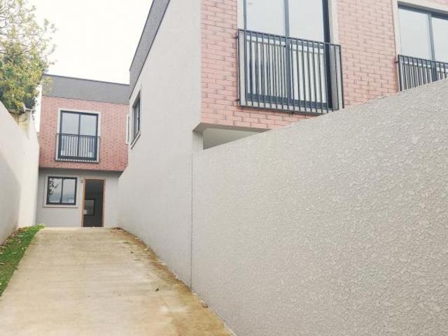 Sobrado novo, de 93m² no Santa Cândida
