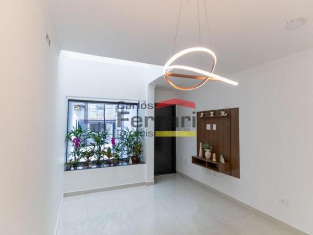 Sobrado novo de alto padrão à venda, com 3 suítes, espaço Gourmet e 2 vagas!