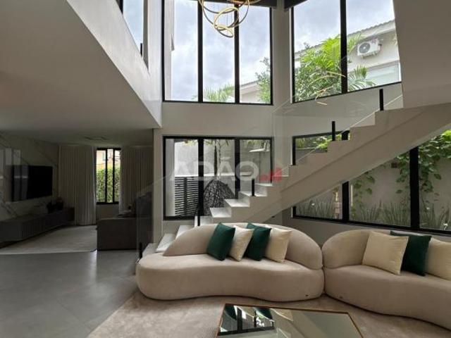 Sobrado Novo e Mobiliado à Venda no Jardins Madri | 3 Suítes Plenas | 4 Vagas Casa em Condomínio com