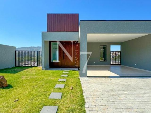 Sobrado NOVO em condomínio com vista para as montanhas!