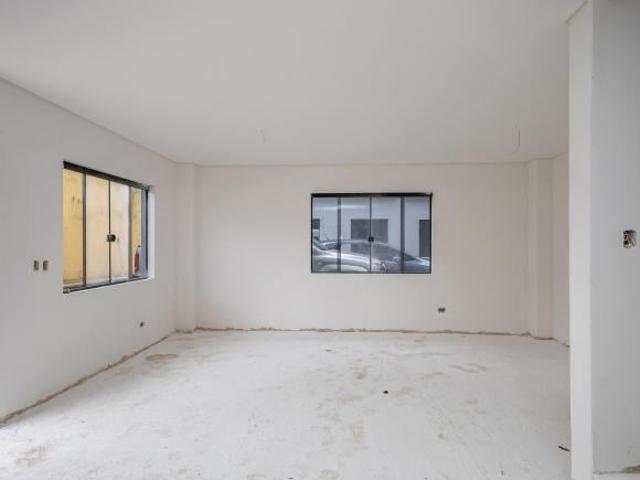 Sobrado novo em condominio fechado no Hauer