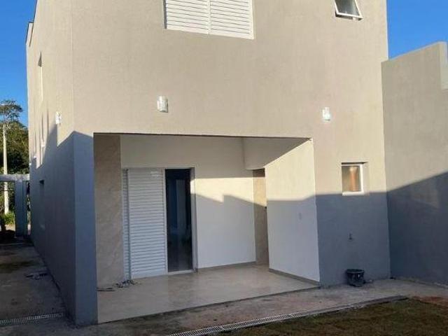 Sobrado novo em fase de acabamento em Aracariguama