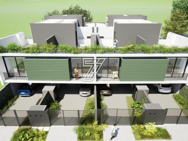 Sobrado, novo, em Santa Felicidade, metragens entr