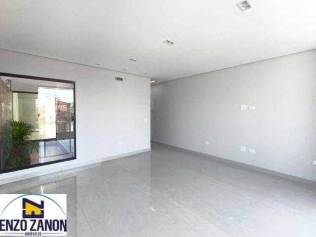 Sobrado novo, excelente acabamento, 200 m² de área construída, terreno com 140 m². Possui 3 suítes