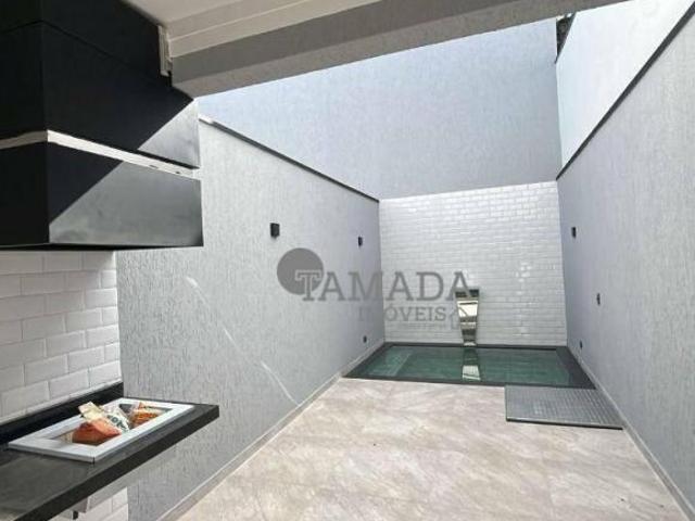 Sobrado novo frontal com 3 quartos sendo 3 suítes, Piscina, 2 vagas à venda, 125 m² por R$ 750.000