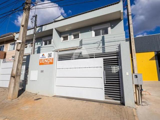 Sobrado novo, localização excelente, com 3 quartos sendo 1 suíte