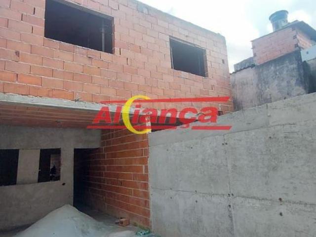 Sobrado novo no Jardim Mikail 3 dormitórios, 2 vagas