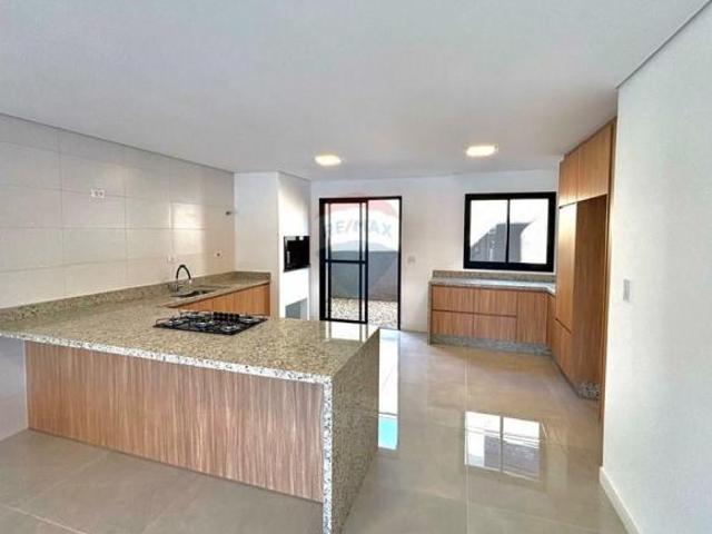 Sobrado Novo no Tingui | 3 e 4 Suítes | Terraço 36 m² | Até 5 Vagas | Próximo ao Parque Bacacheri