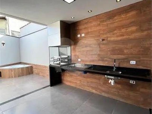 Sobrado novo na Parada Inglesa com 3 suítes, área gourmet e 2 vagas
