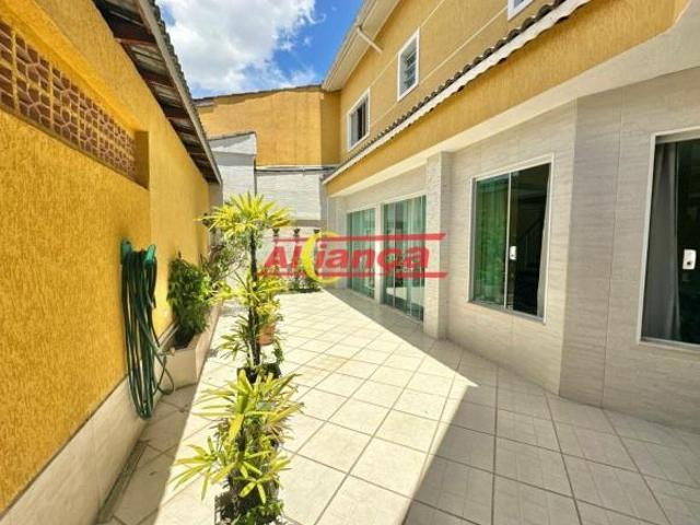 Sobrado novo na Vila Barros 4 suítes, 2 salas, 6 vagas