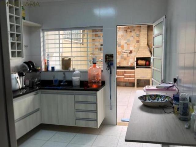 Sobrado novo na Vila Moinho Velho com 4 suítes, área com churrasqueira e 4 vagas na garagem