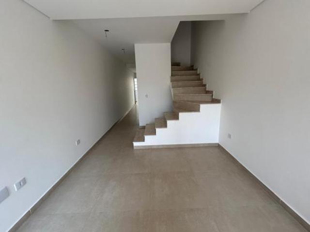 SOBRADO NOVO NUNCA HABITADO PROX COMERCIOS E CONDUÇÕES