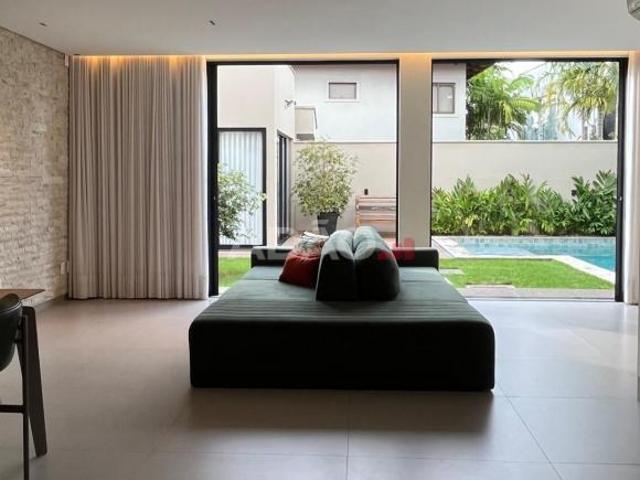 Sobrado Novo Portal do Sol 1 257m² úteis Sobrado com 4 Quarto s por R$ 2700000.00 no setor Lote