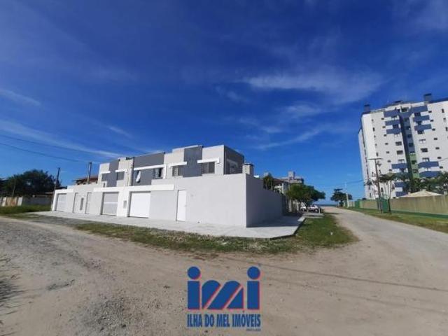 Sobrado novo próximo ao mar
