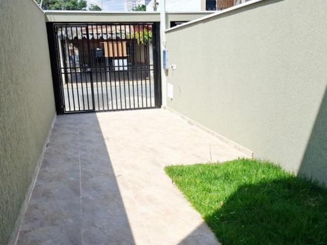 Sobrado novo Residencial / Jardim Sarah com 2 suítes, 2 vagas, quintal