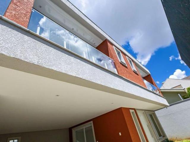 Sobrado novo triplex a venda em condomínio no Boa Vista