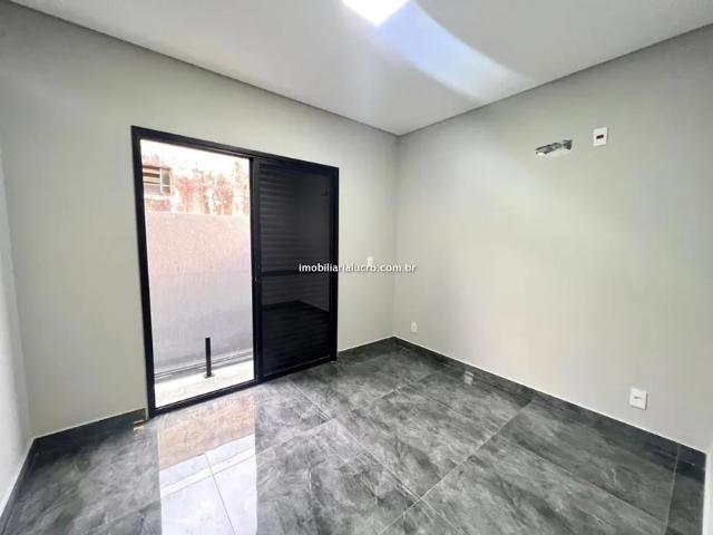 Sobrado Novo à Venda em Santo André: 3 Dormitórios, 1 Suíte e 3 Vagas – Agende sua Visita!