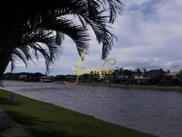 Sobrado Atlântida condomínio 4 suítes beira lago