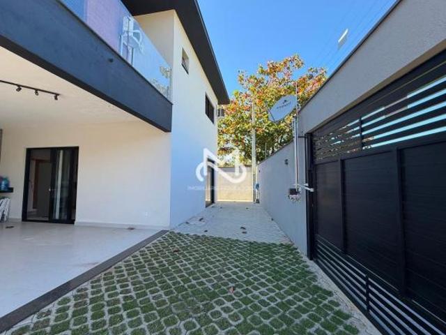 Sobrado a 100m da praia à venda no Jardim Indaiá em Bertioga/SP