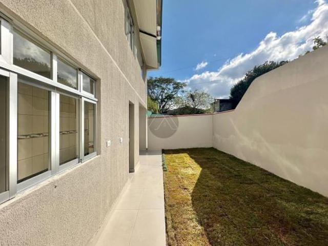 Sobrado a uma quadra do Shopping São José, reformado e com quintal nos fundos