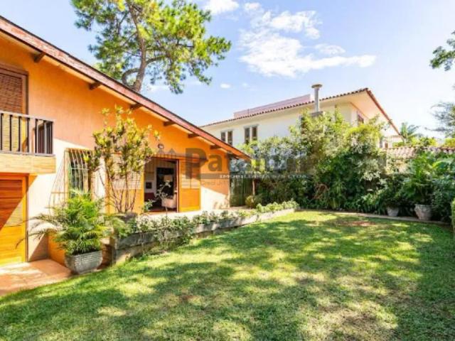 Sobrado a V nada com 3 quartos no Jardim Guedala