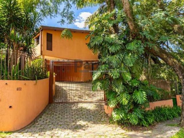 Sobrado a V nada com 3 quartos no Jardim Guedala