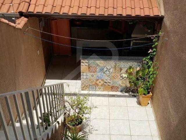 Sobrado á venda | 3 dormitórios, 1 suíte e 4 vagas de garagem