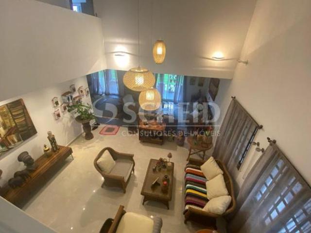 Sobrado a venda 3 Dormitórios 3 Suítes 6 Vagas 520 m² área útil e 900 terreno em Interlagos