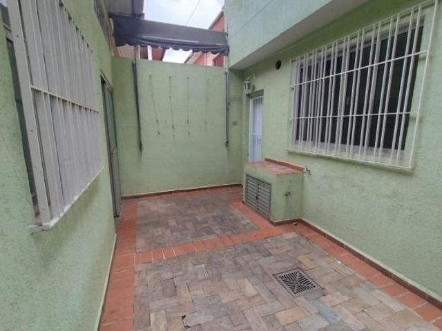 Sobrado á venda 3 dormitórios/quintal/ localizado no Jardim Bonfiglioli.