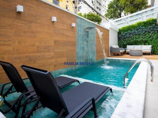 Sobrado à venda 3 quartos piscina churrasqueira Embaré Santos/SP