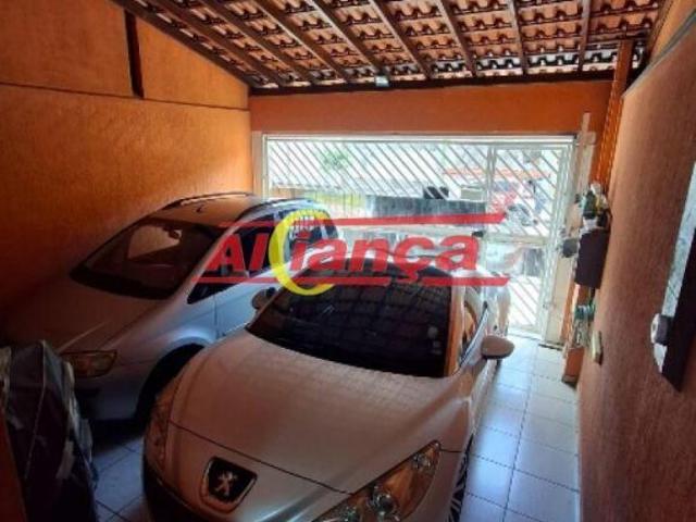 Sobrado à venda 3 quartos sendo 1 suíte com Piscina no Jd. Santa Clara, 2 Vagas Guarulhos SP