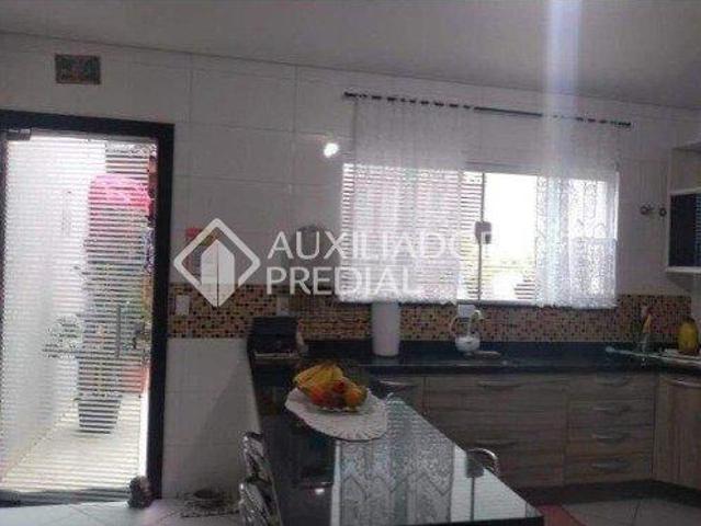 Sobrado à venda 3 quartos 1 suíte 4 vagas Alves Dias SBC