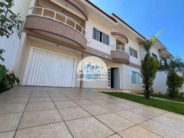 Sobrado à venda, 3 quartos, 1 suíte, 4 vagas, Centro Cascavel/Pr