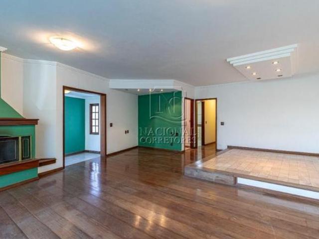 Sobrado à venda, 3 quartos, 1 suíte, 4 vagas, Centro Santo André/SP