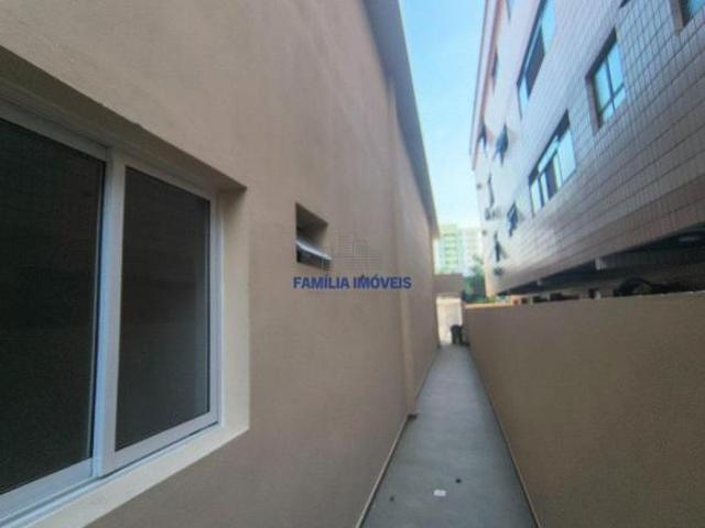 Sobrado à venda 3 quartos 1 suíte quintal 2 vagas Santos/SP