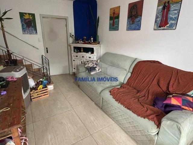 Sobrado à venda 3 quartos 1 vaga com quintal Vila Mathias Santos/SP