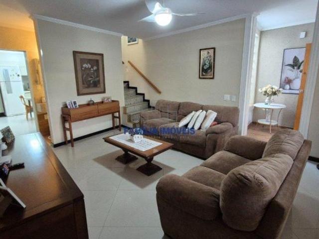 Sobrado à venda 3 quartos 2 suítes quintal Aparecida Santos/SP