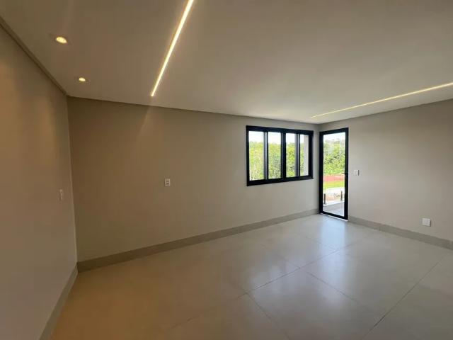 Sobrado a venda / 3 quartos / 3 suites / 4 banheiros / 5 vagas / jardins barcelona / senador canedo