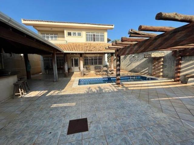 Sobrado à venda, 3 quartos, 5 vagas, Carandá Bosque Campo Grande/MS