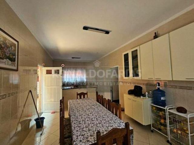 Sobrado a Venda 3 Suítes 6 vagas varanda e quintal na cidade Dutra