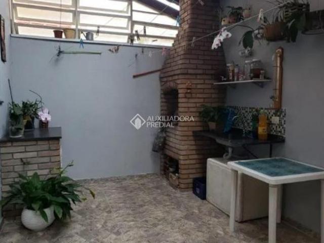 Sobrado á venda 3 Suítes e 4 Vagas área gourmet com churrasqueira Bairro Jordanópolis. SBC