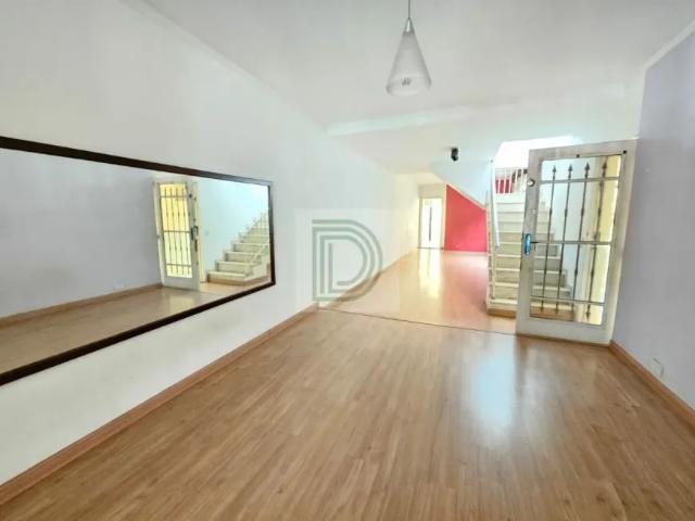 Sobrado à venda 100 mts metrô vila sonia, com 130m²