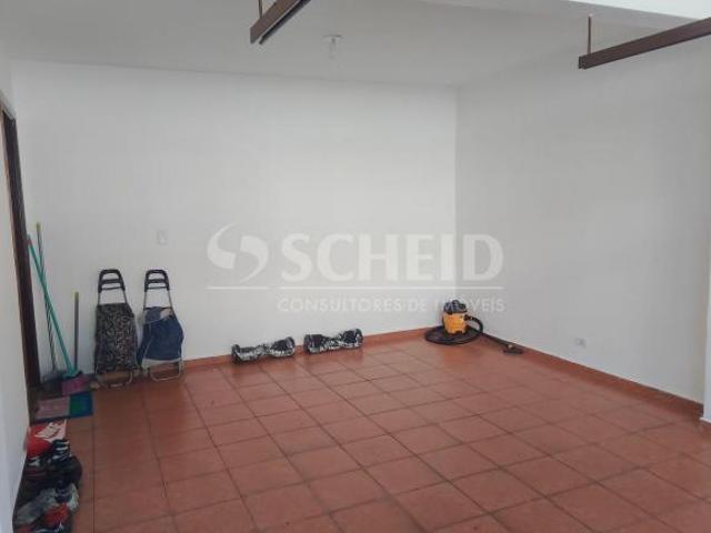 Sobrado à venda 100m² de área útil 3 dormitórios Suíte Garagem coberta Cidade Ademar