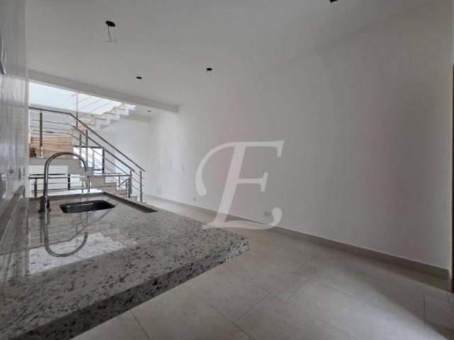 Sobrado à venda | 130m² | *3 suítes | 2 vagas | Santa Teresinha São Paulo/SP