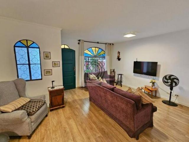 SOBRADO À VENDA | 160 M² | RUA FECHADA