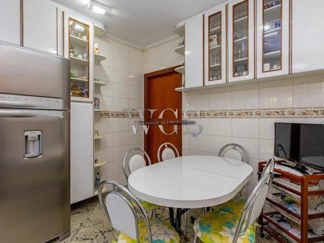 Sobrado a venda 196 mts², 03 dormitórios 01 suíte 04 vgs de garagem Vila Romano Próximo Shoppi