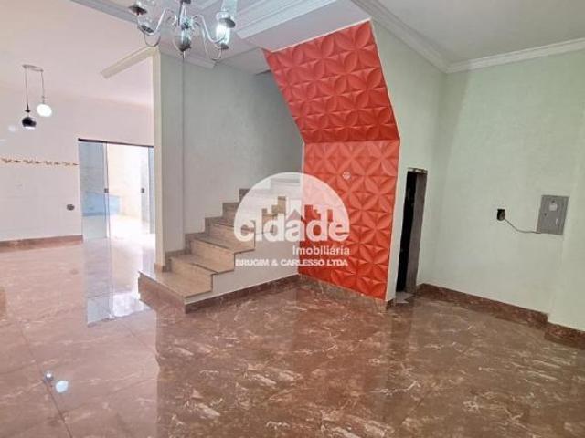 Sobrado á venda 1 suíte mais 2 quartos Canadá Cascavel Pr