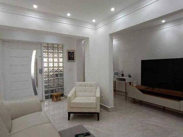 Sobrado com 3 dormitórios à venda, 200 m² por R$ 2.150.000,00 Embaré Santos/SP